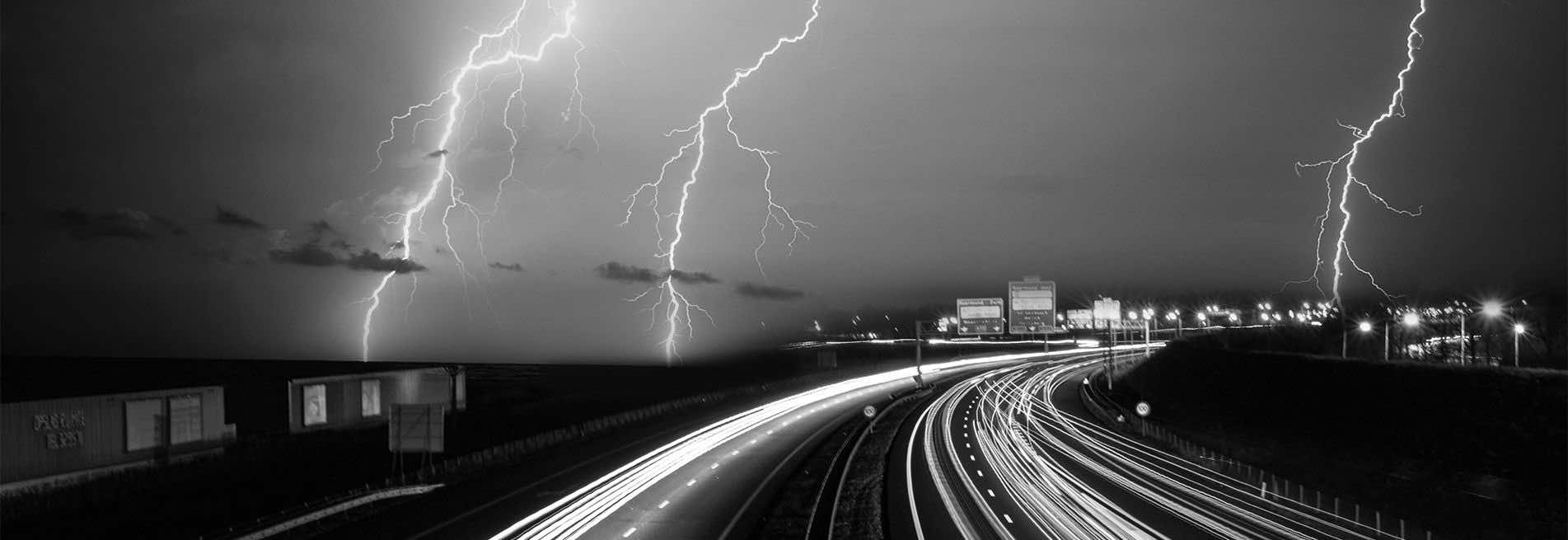 Χτύπημα κεραυνού στην οδήγηση; Δες τι κάνεις!